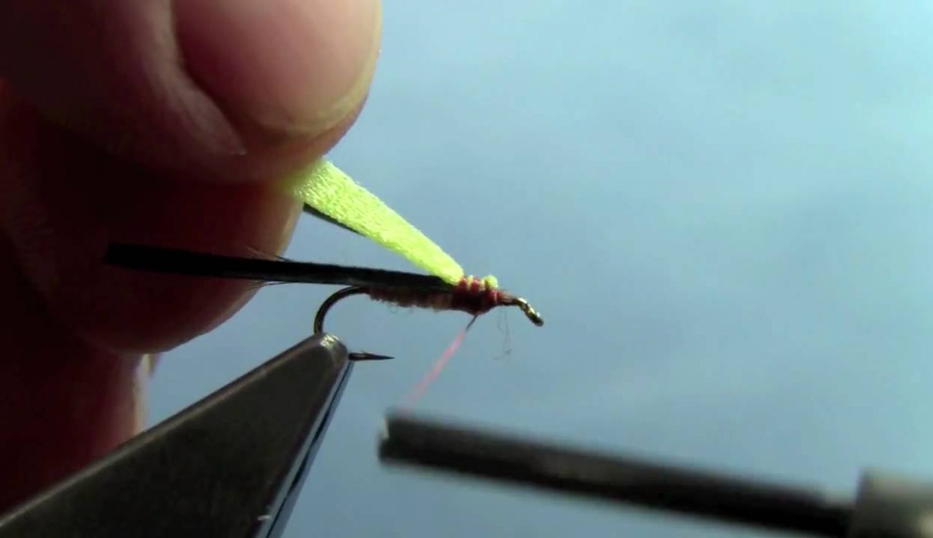 [Video] Split Case PMD Nymph by Hans Stephenson | DIY Fly Fishing