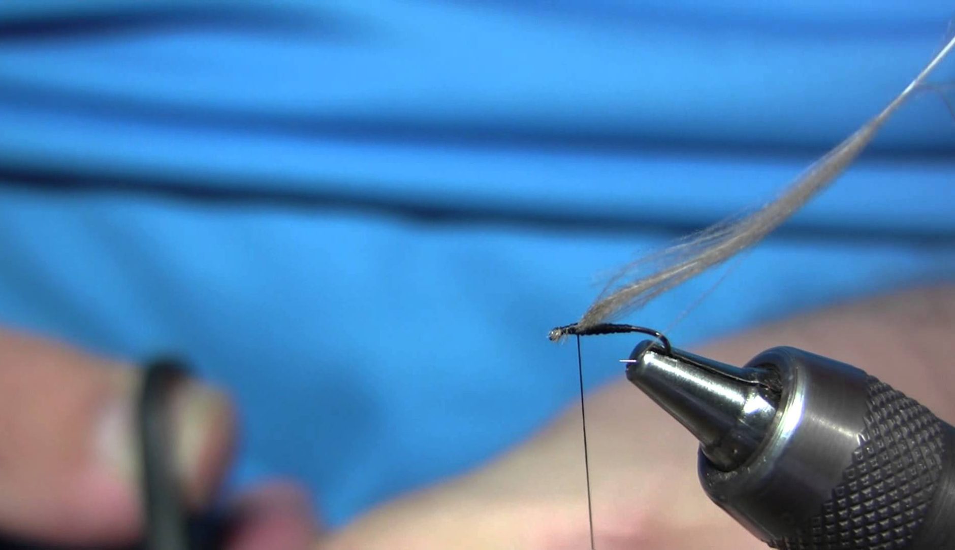[Video] Swissflies: Black Dry Fly Midge | DIY Fly Fishing